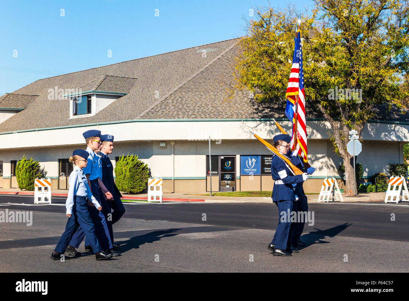 Modesto, California, USA. 11th Nov, 2015. Teenagers from the local ...