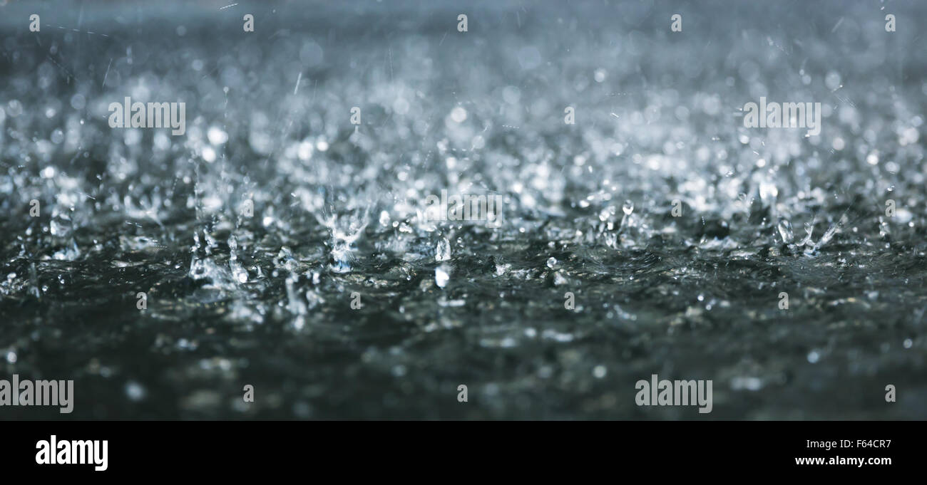 Drops of heavy rain on water Stock Photo - Alamy
