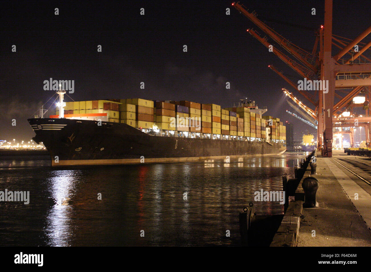 Massive container ship hi-res stock photography and images - Alamy