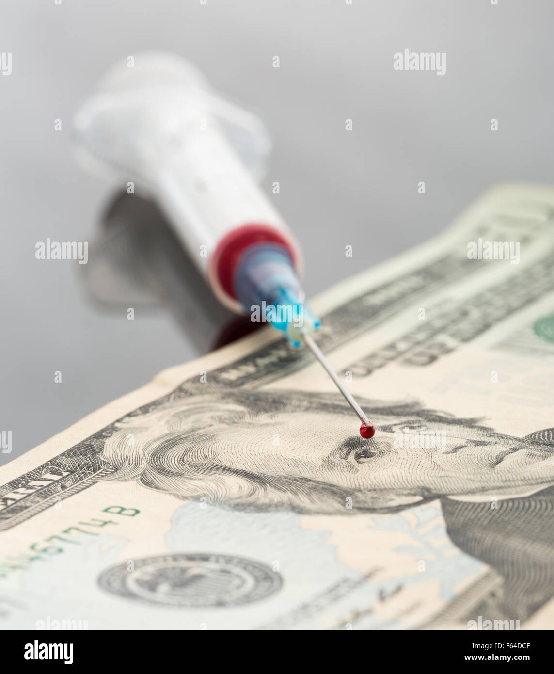 Syringe with blood drop on dollar note Stock Photo - Alamy