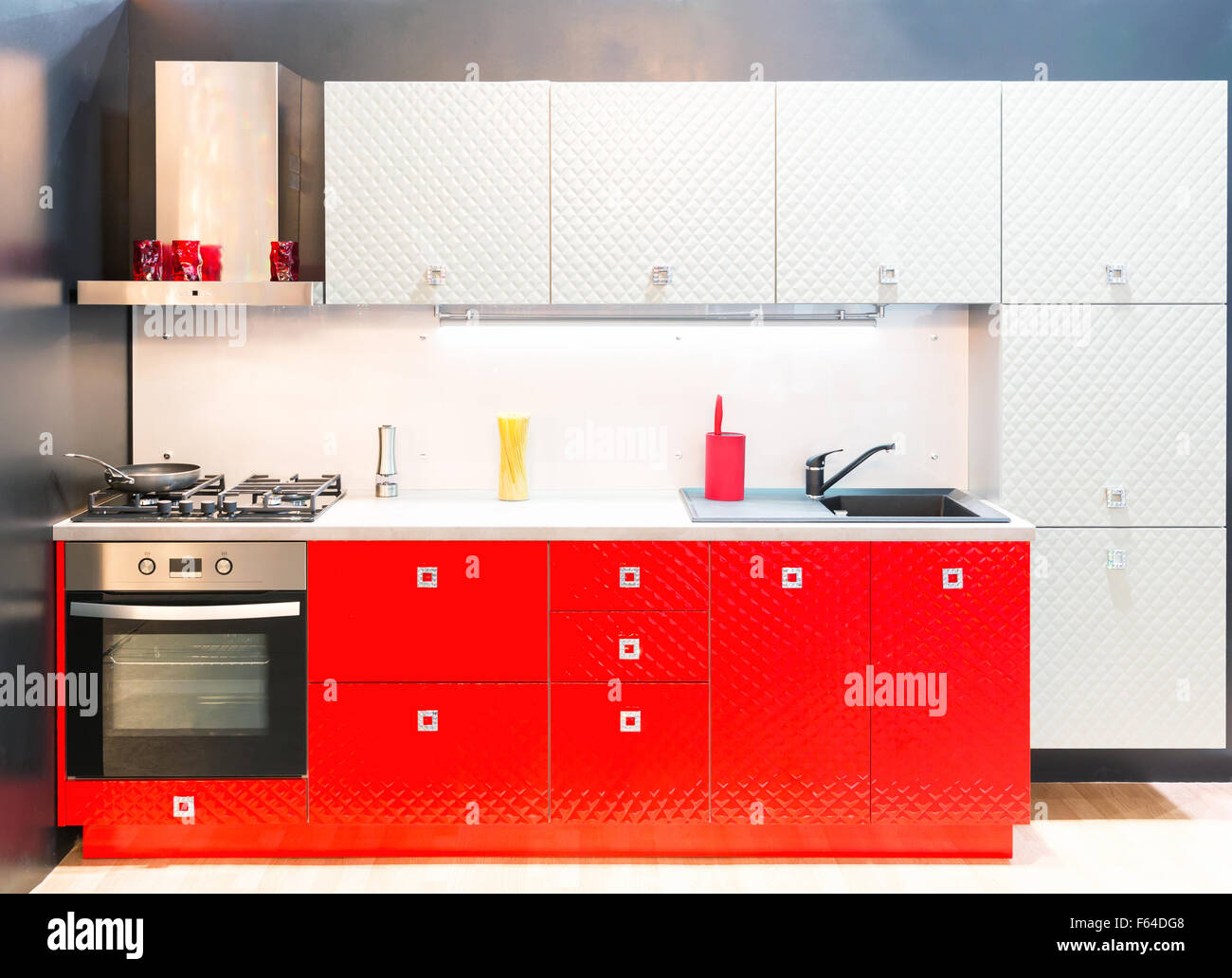 Modern red kitchen hi-res stock photography and images - Alamy