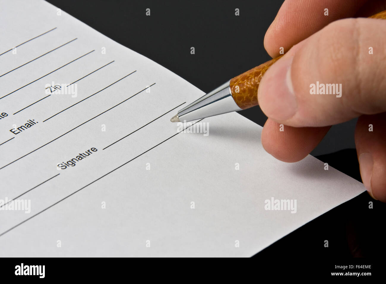 Man's hand signing the document Stock Photo - Alamy