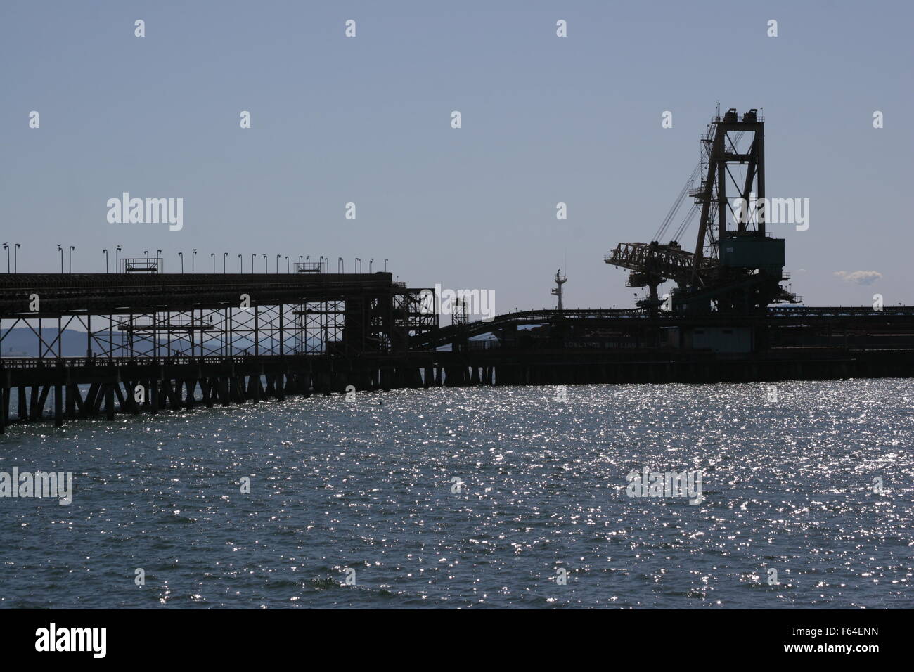 bulk loading ship at port with conveyor system Stock Photo - Alamy