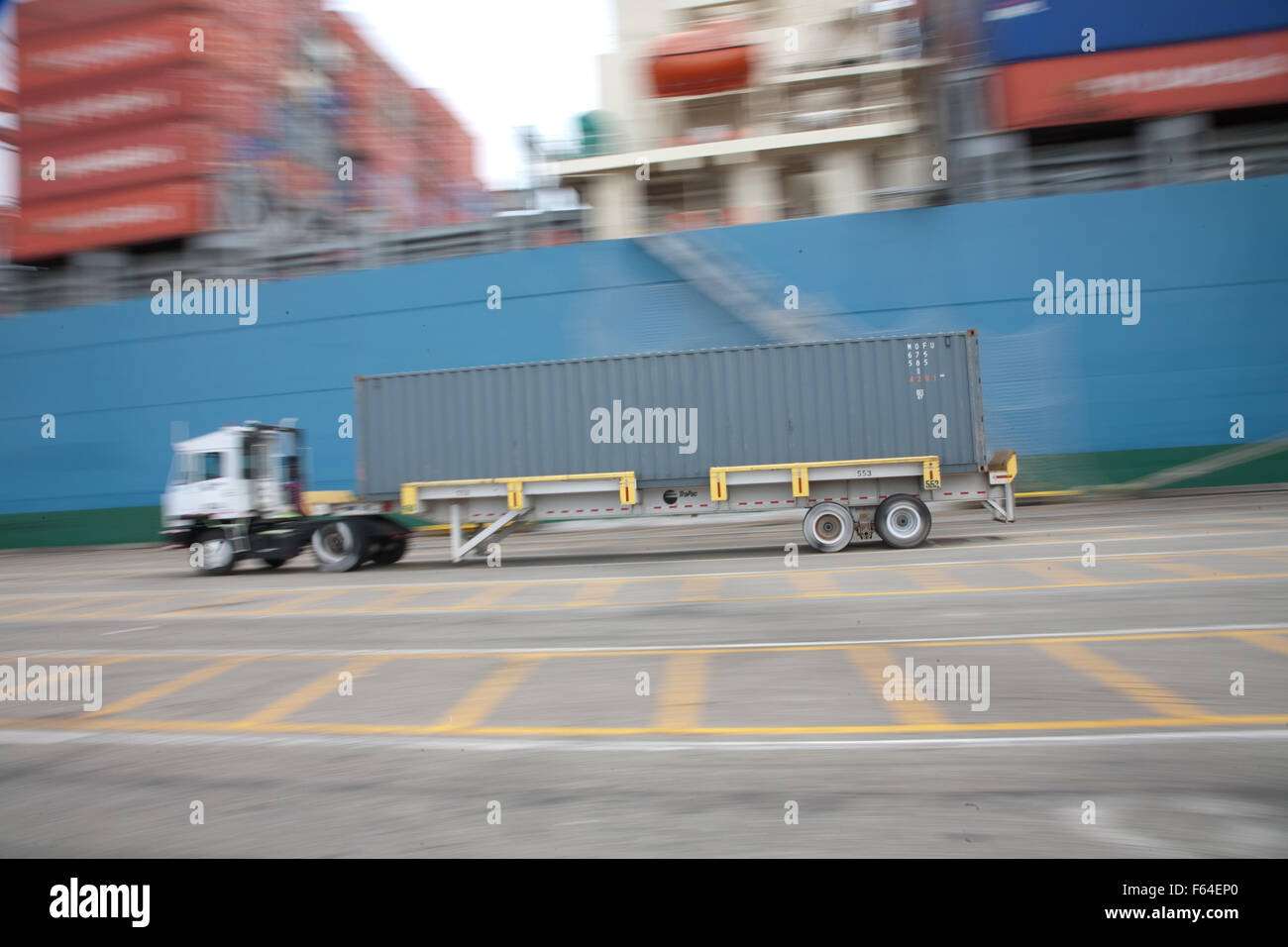 Shipping container being loaded hi-res stock photography and images - Alamy