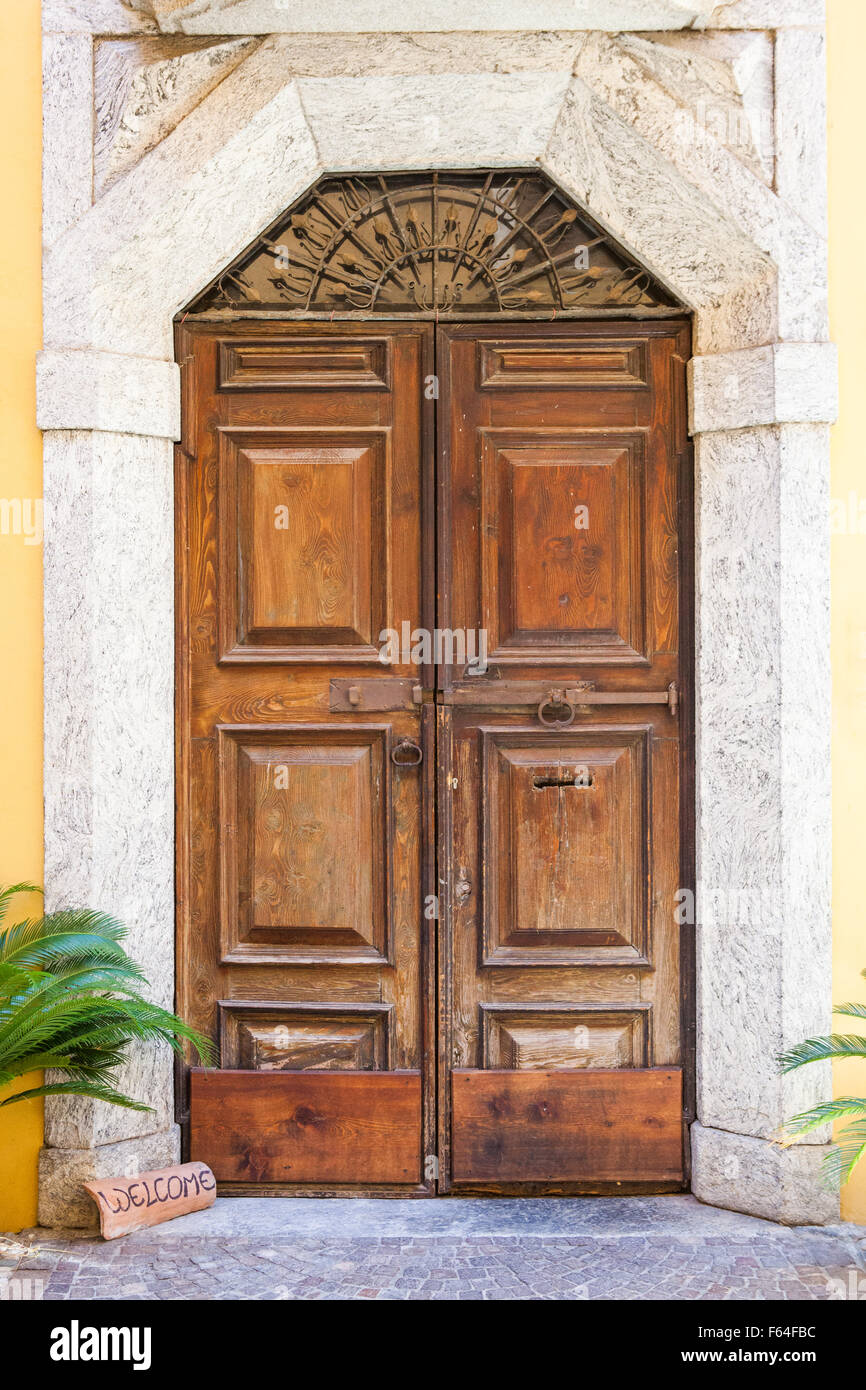 Italian doors hi-res stock photography and images - Alamy
