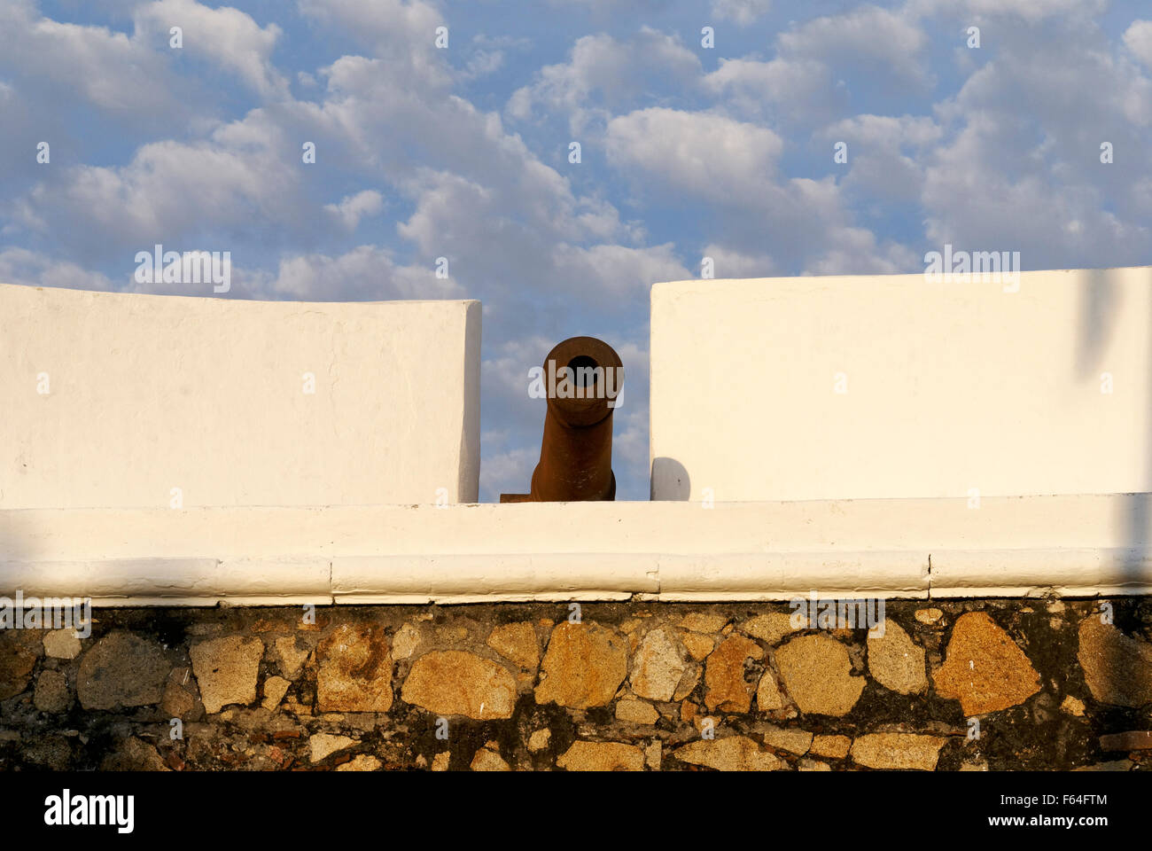 Spanish cannon hi-res stock photography and images - Alamy
