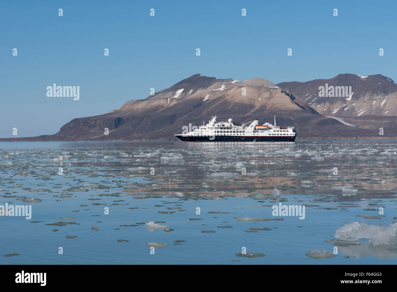 Norway, Barents Sea, Svalbard, Spitsbergen, 14th July Glacier (79° 07 ...