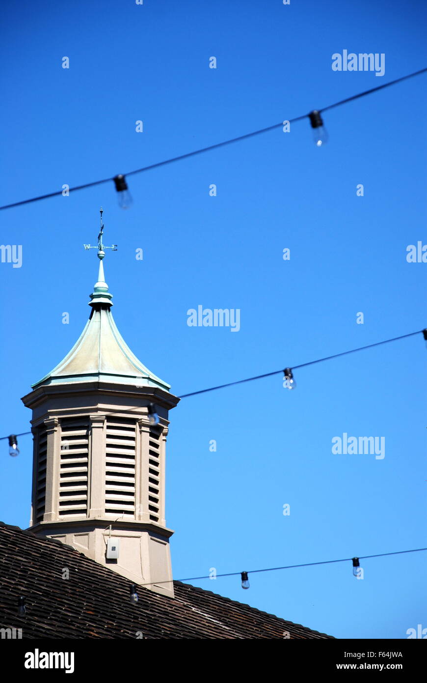Building with lights hi-res stock photography and images - Alamy