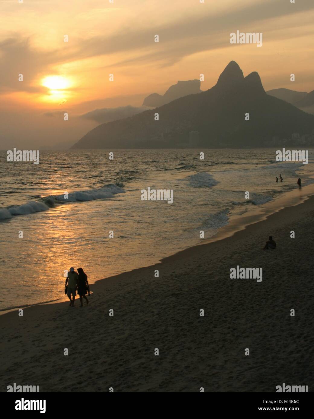 Rio de Janeiro, Brazil, 11th November, 2015. Weather in Rio: after a ...