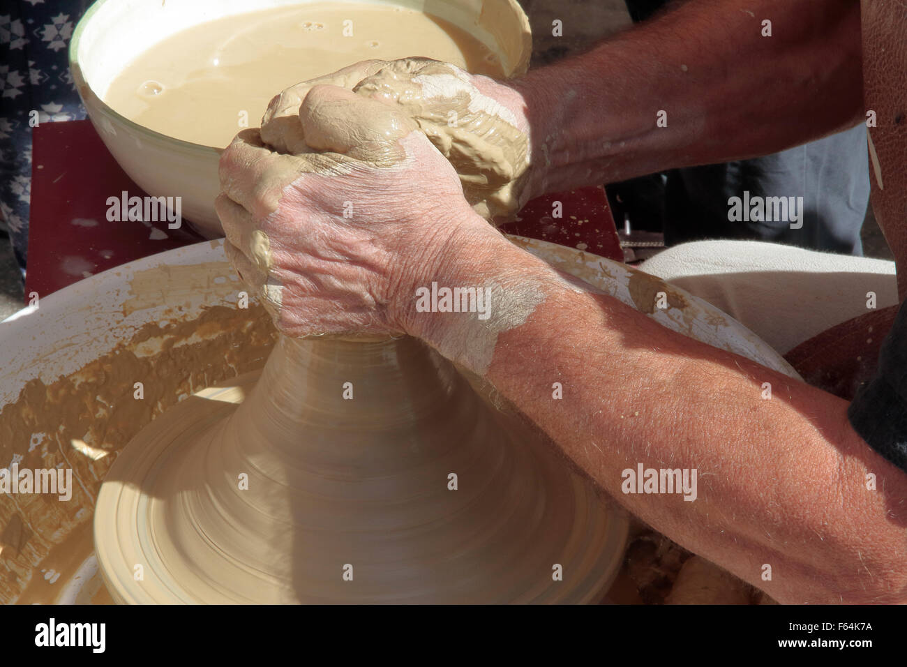 Doing pottery hi-res stock photography and images - Alamy