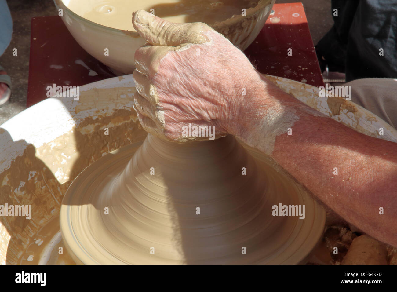 Hands doing pottery hi-res stock photography and images - Alamy