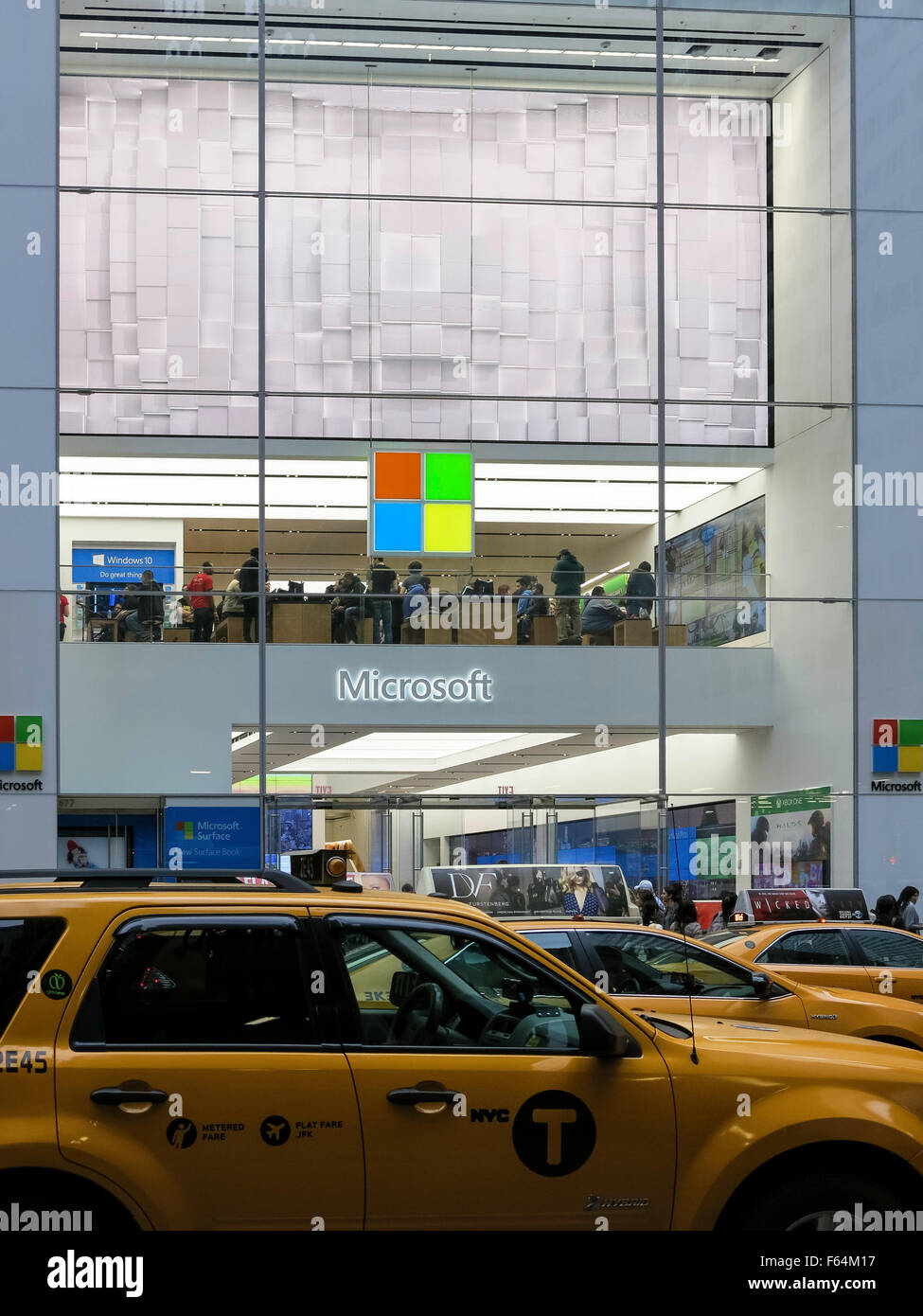 Microsoft colour logo hi-res stock photography and images - Alamy