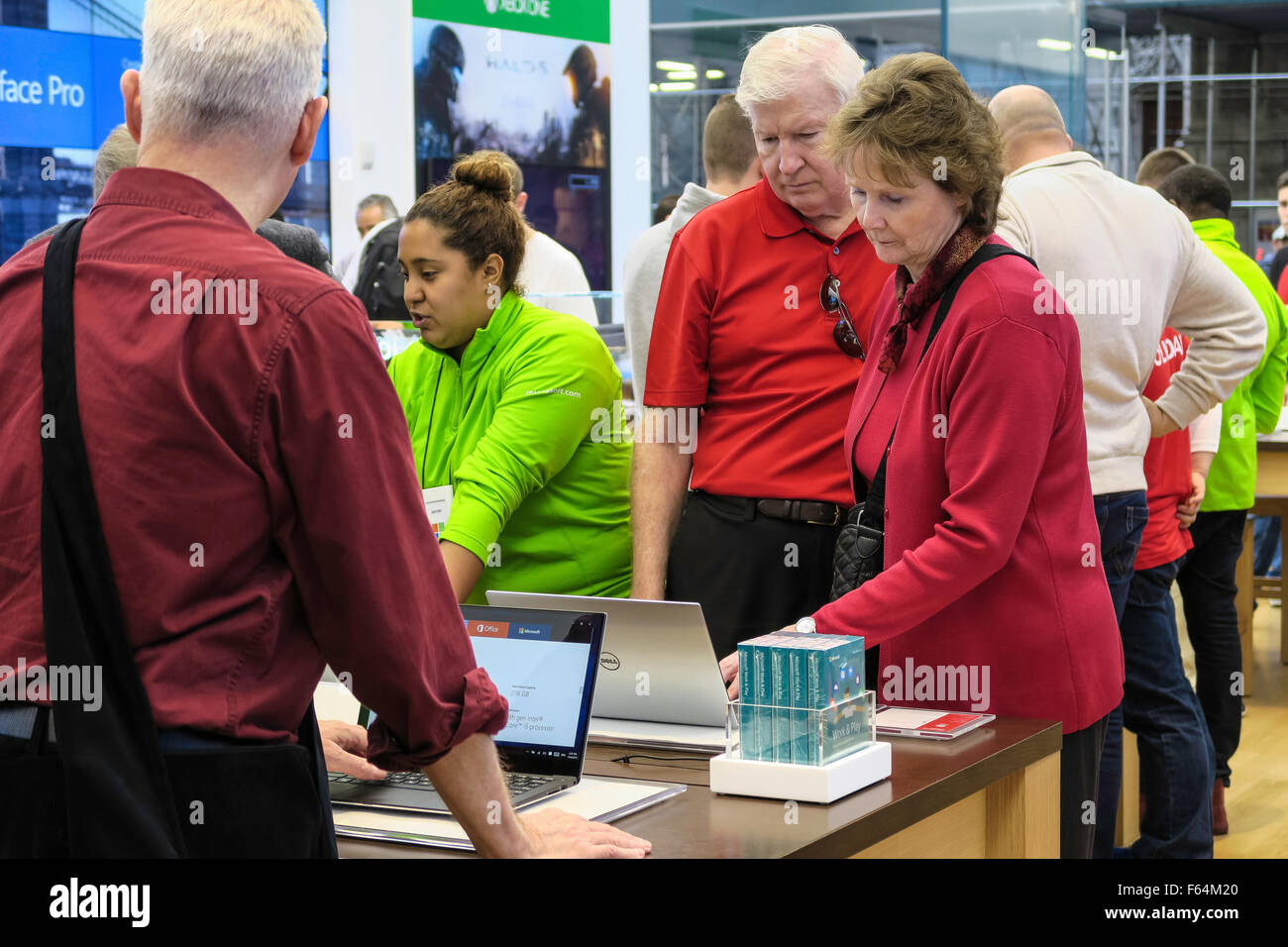 Microsoft employees hi-res stock photography and images - Alamy