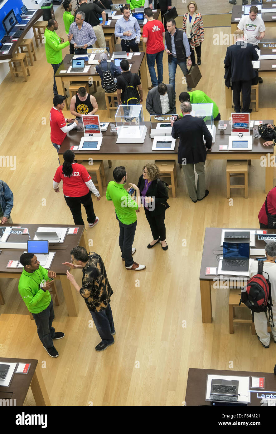 Microsoft Retail Store, Fifth Avenue, NYC, USA Stock Photo - Alamy
