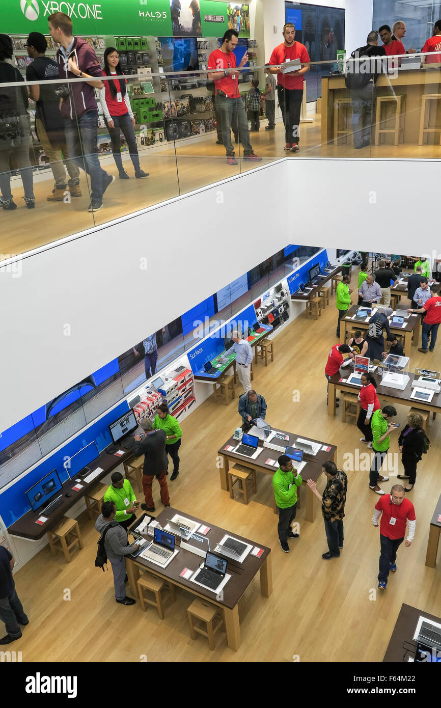 Microsoft Retail Store, Fifth Avenue, NYC, USA Stock Photo - Alamy