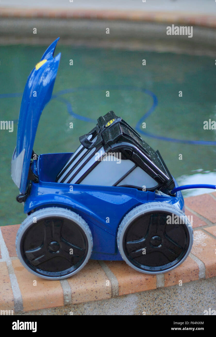 Pool cleaner hi-res stock photography and images - Alamy