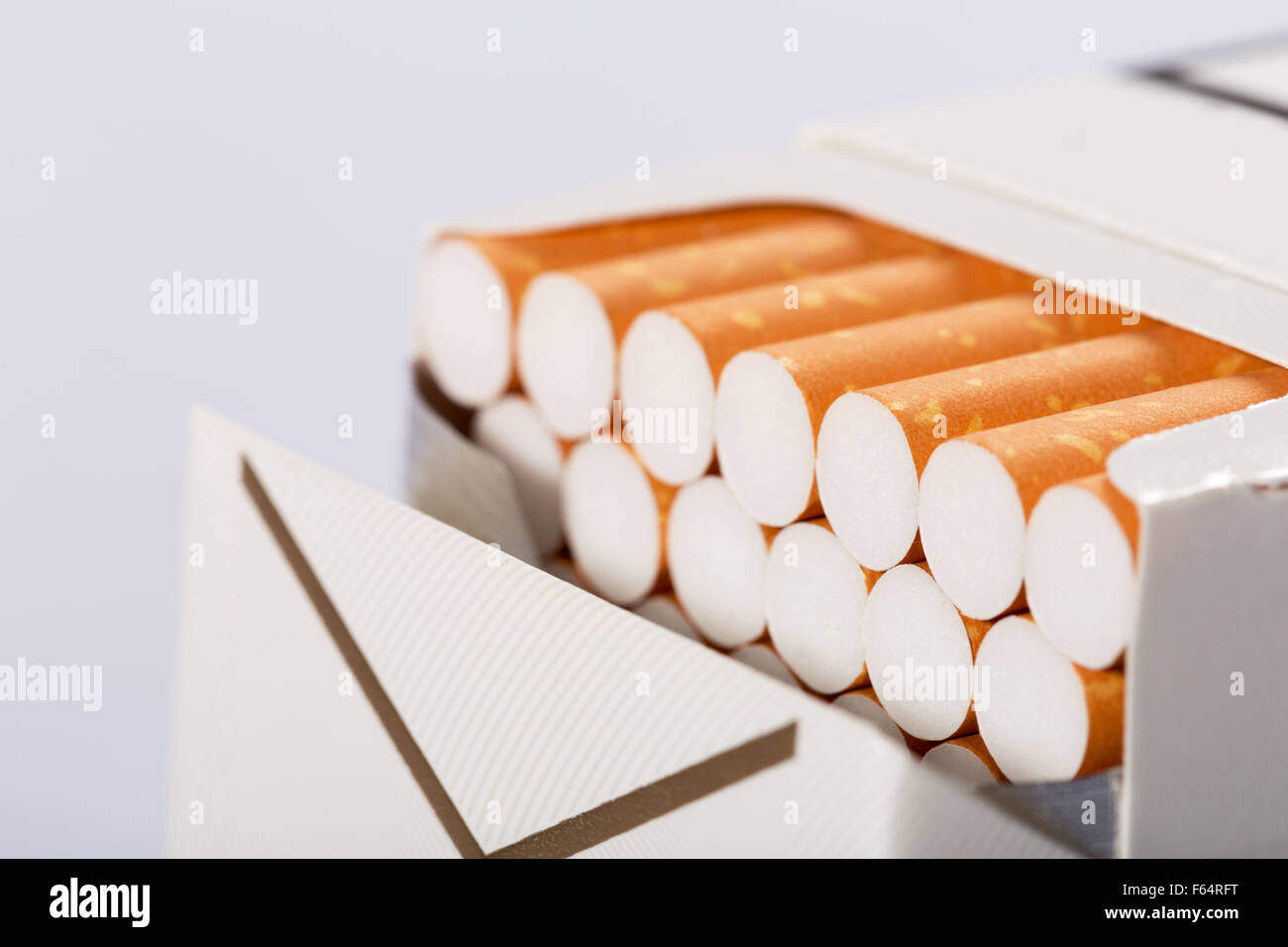 Cigarette box picture hi-res stock photography and images - Alamy