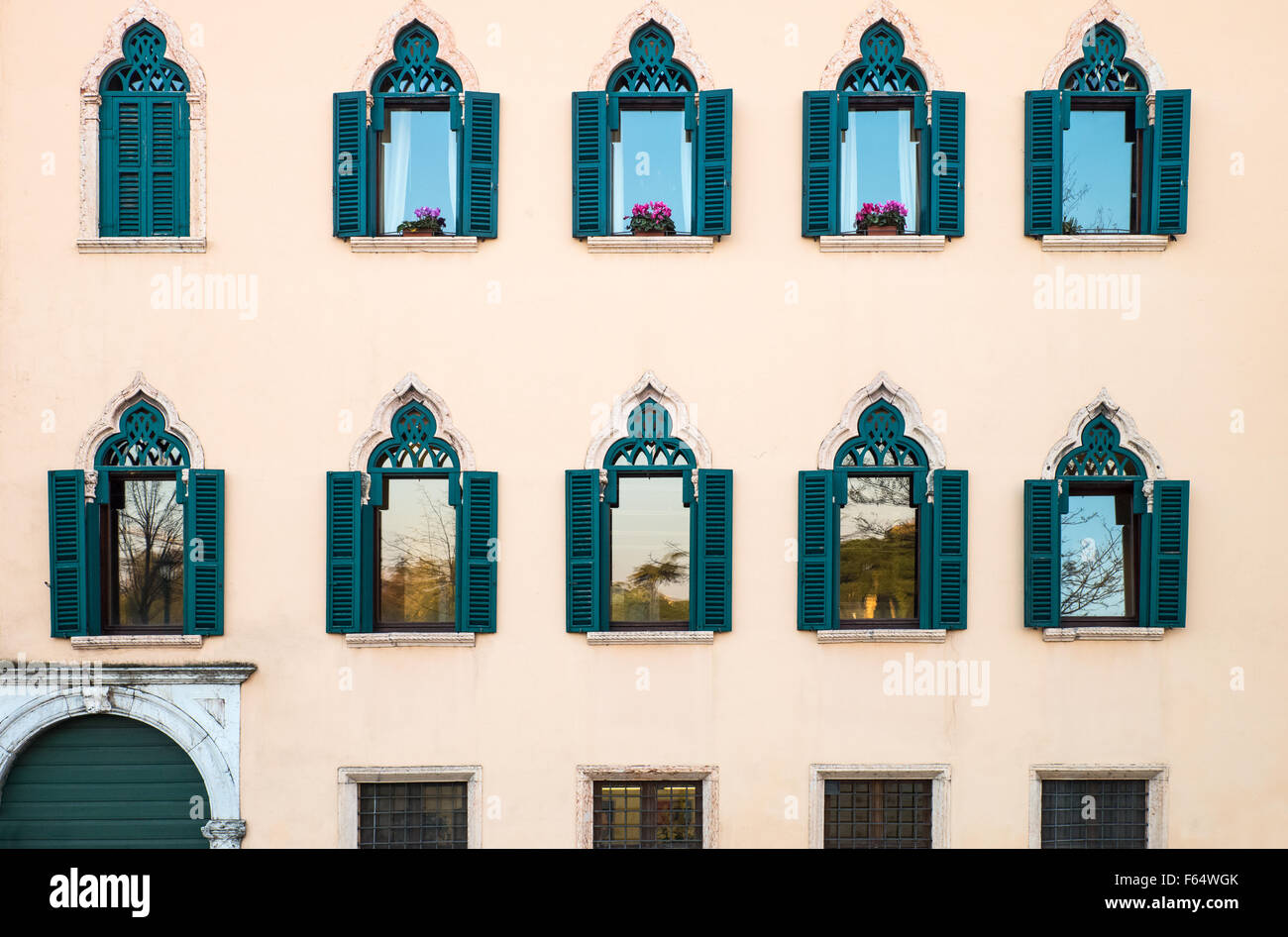 Architecturepalace hi-res stock photography and images - Alamy