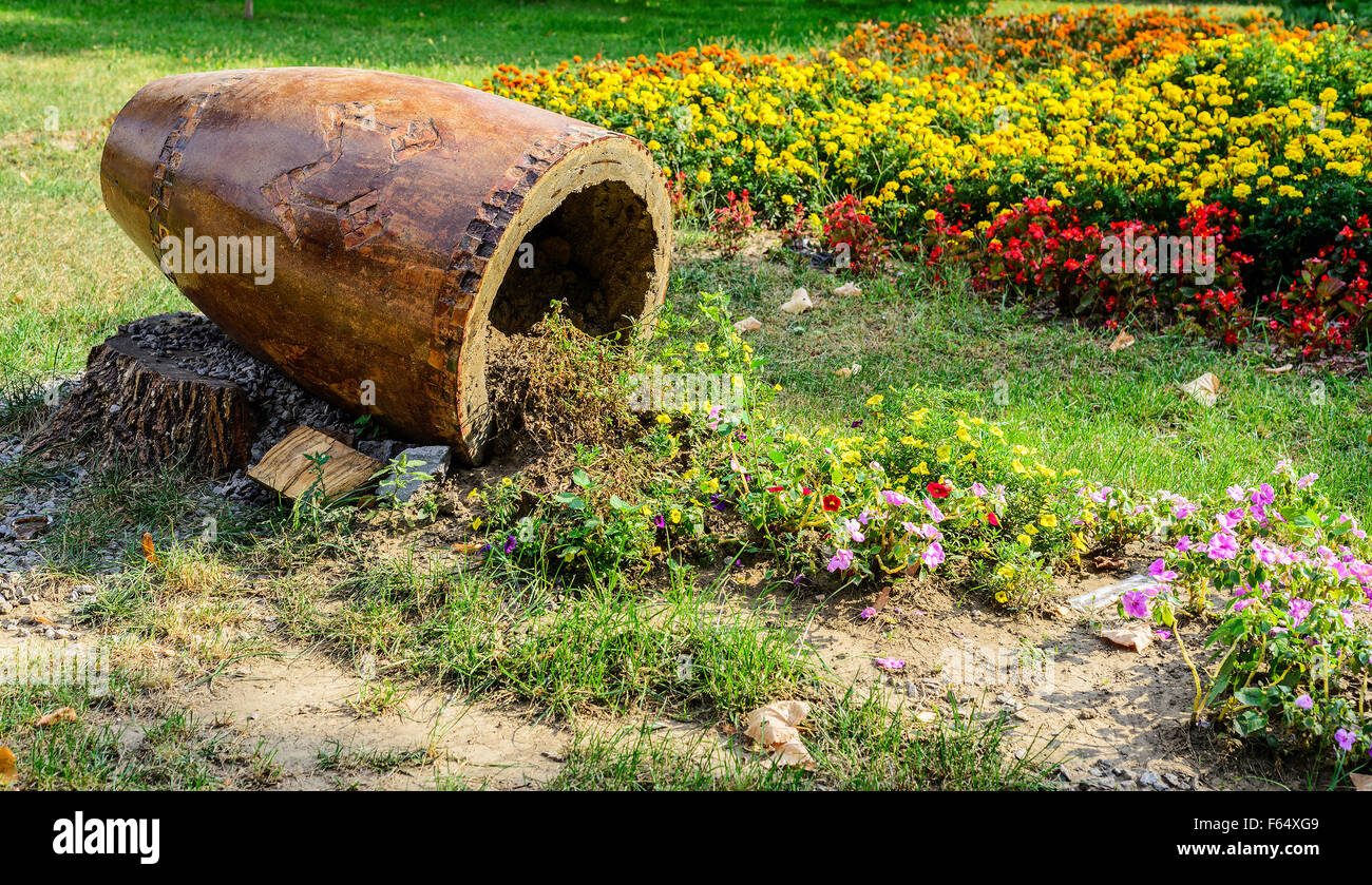 Fallen pot with soil and flowers in the park Stock Photo - Alamy