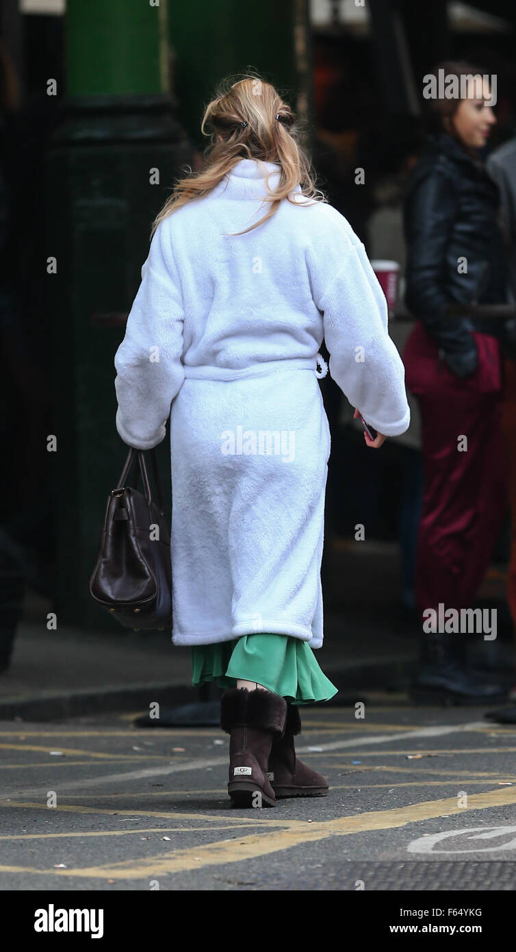 Renee Zellweger and Sally Phillips film a scene for 'Bridget Jones's ...
