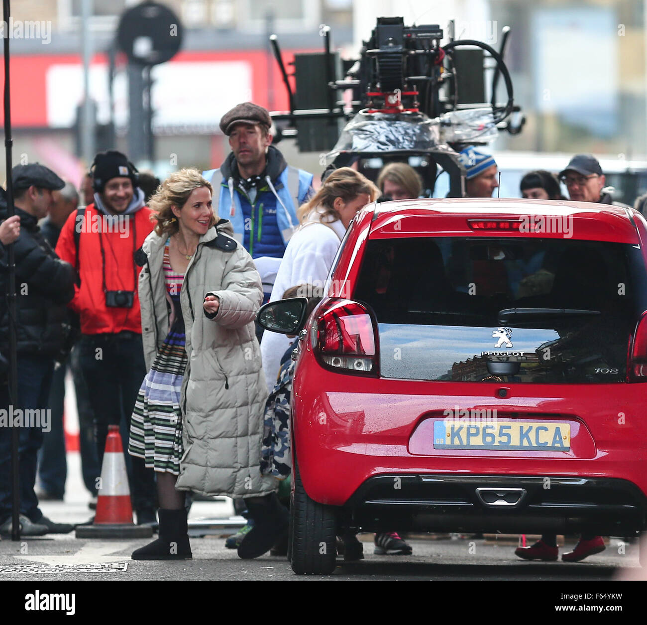 Renee Zellweger and Sally Phillips film a scene for 'Bridget Jones's ...