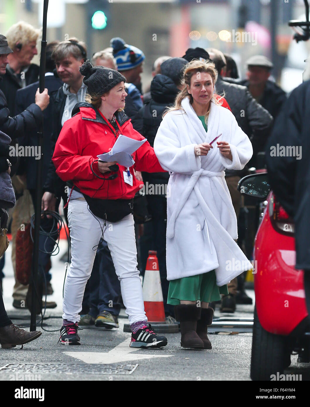Renee Zellweger and Sally Phillips film a scene for 'Bridget Jones's ...