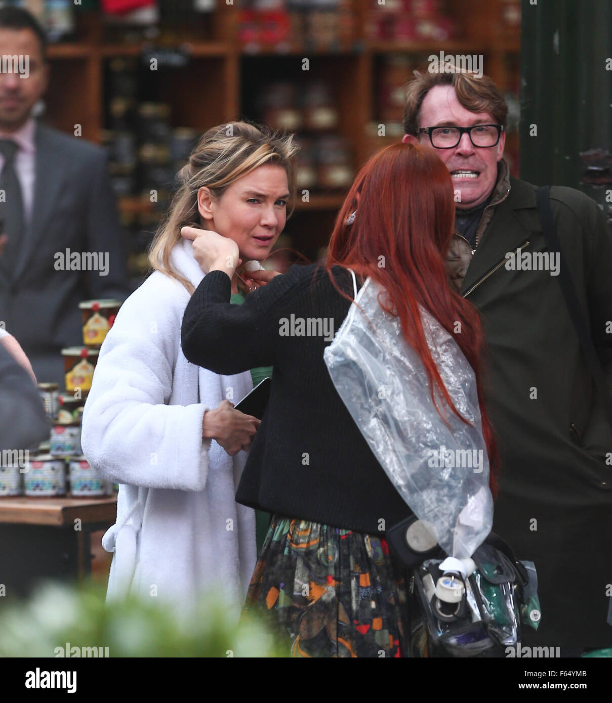 Renee Zellweger and Sally Phillips film a scene for 'Bridget Jones's ...