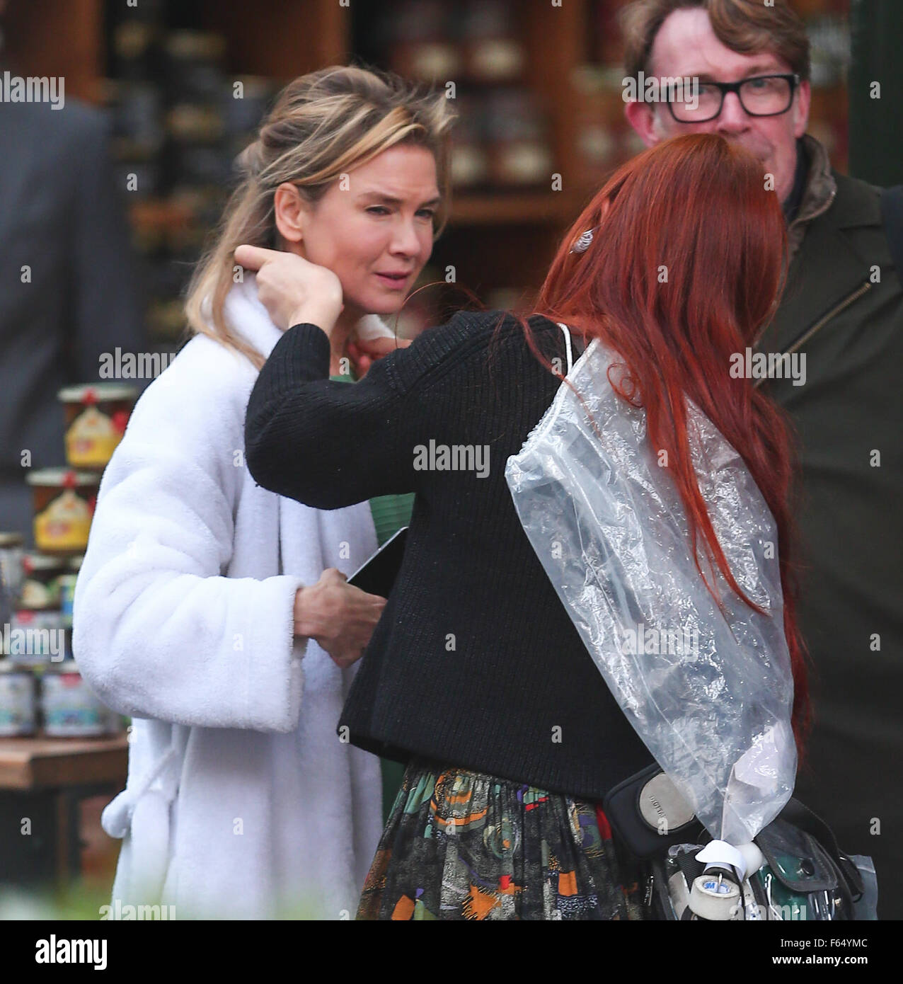 Renee Zellweger and Sally Phillips film a scene for 'Bridget Jones's ...