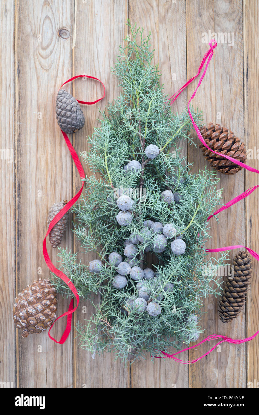 Rustic wood christmas tree hi-res stock photography and images - Alamy