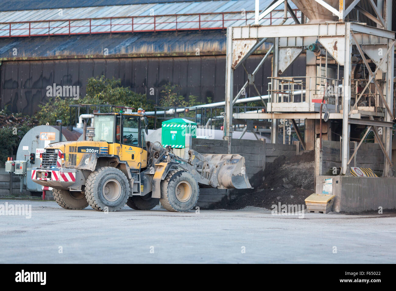 Aggregate Industries Express Asphalt Plant in Doncaster. Komatsu Truck ...