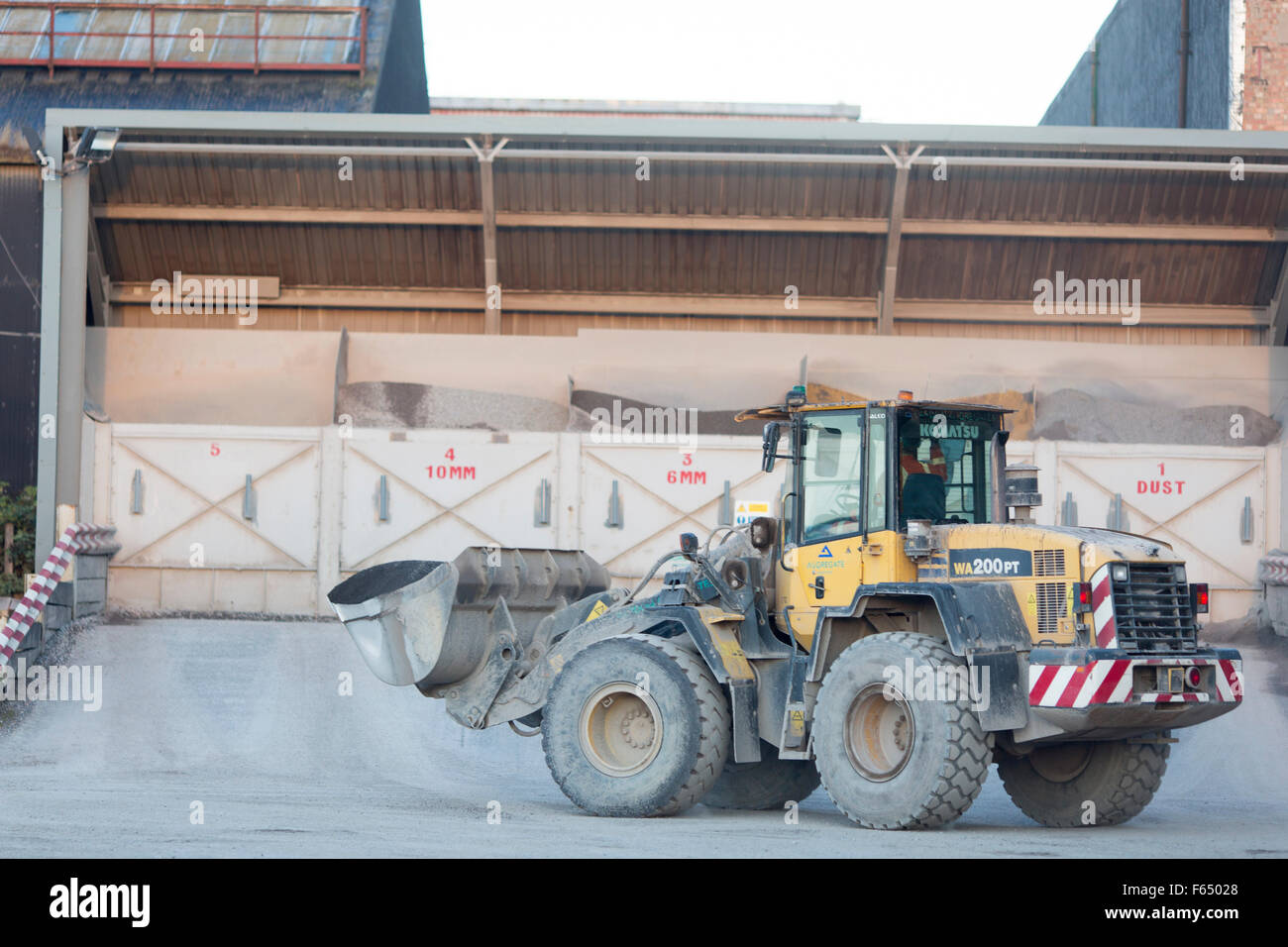 Aggregate Industries Express Asphalt Plant in Doncaster. Komatsu Truck ...