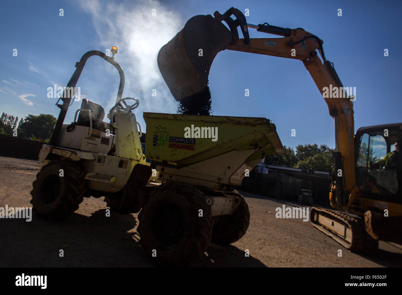 Truck with digger hi-res stock photography and images - Alamy
