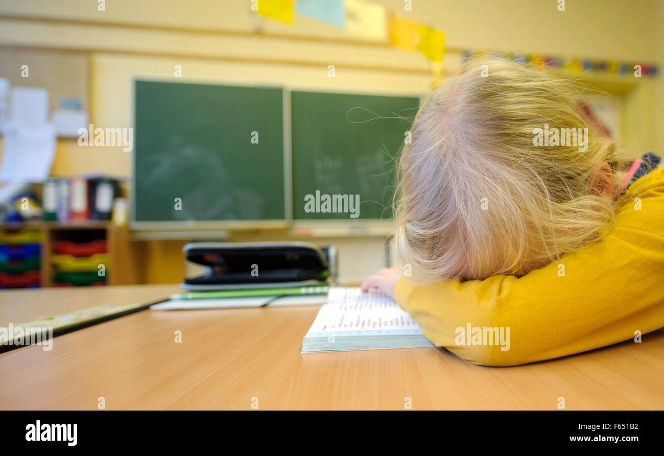 Social anxiety student classroom hi-res stock photography and images ...