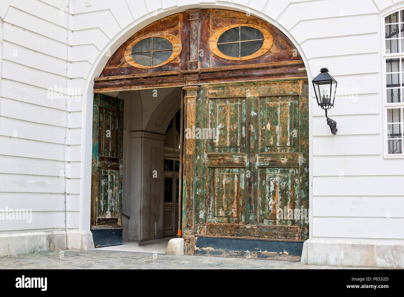 Old city wall gate hi-res stock photography and images - Alamy
