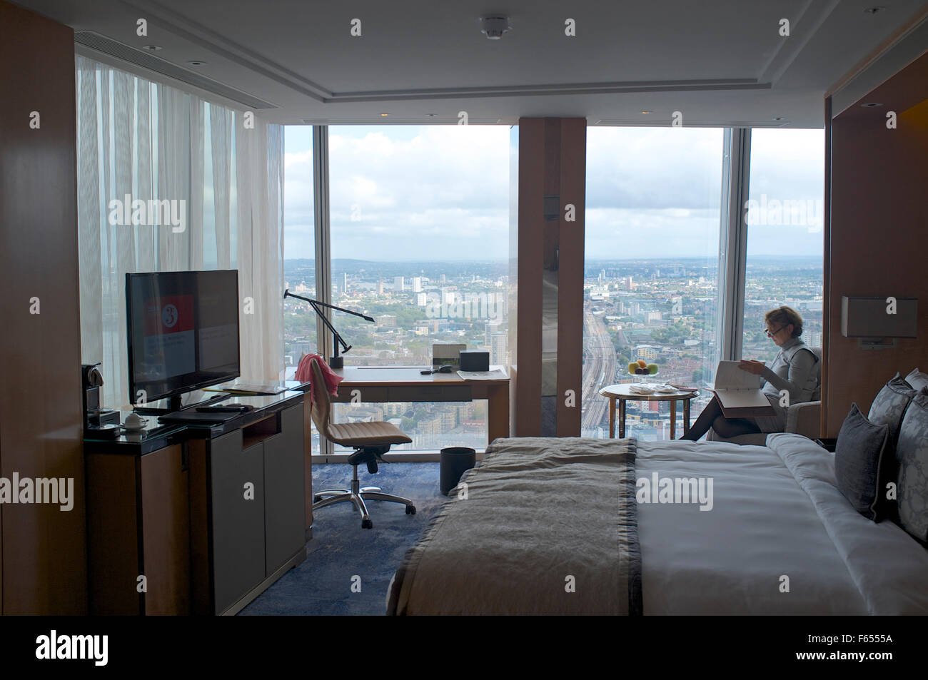 Shangri-La Hotel in the Shard, London Stock Photo - Alamy