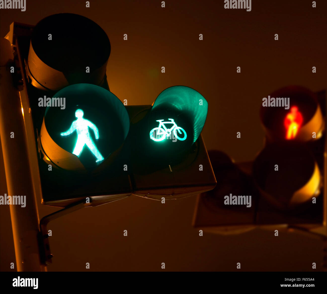 traffic light signals at night Stock Photo - Alamy