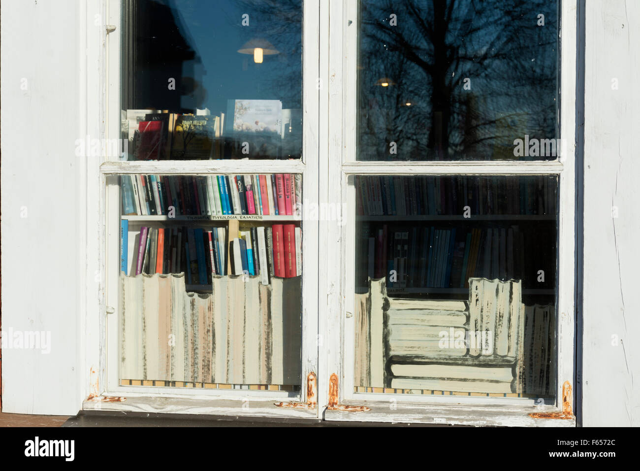 Bookstore window hi-res stock photography and images - Alamy