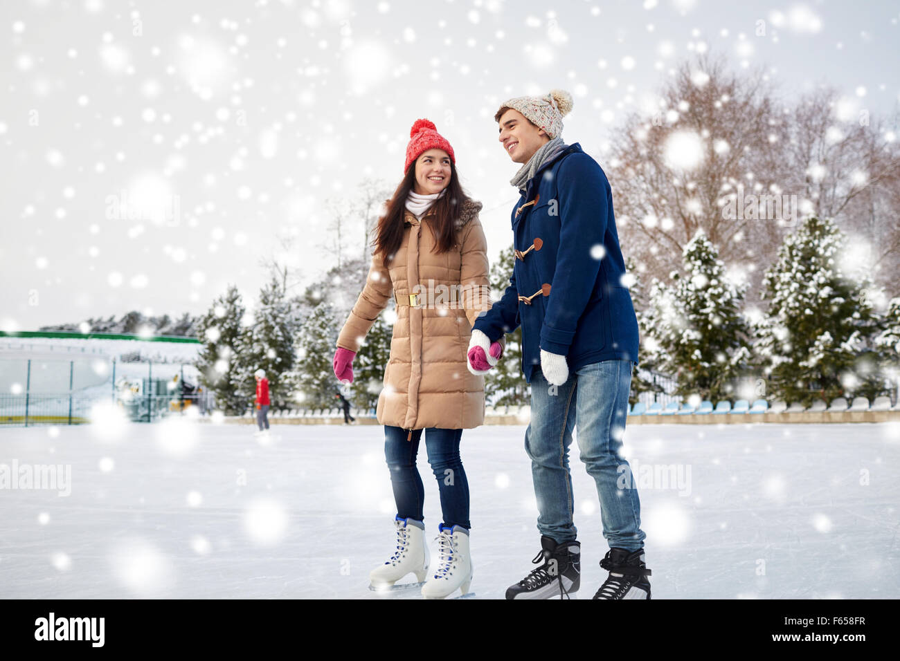 Couple ice skating hi-res stock photography and images - Alamy