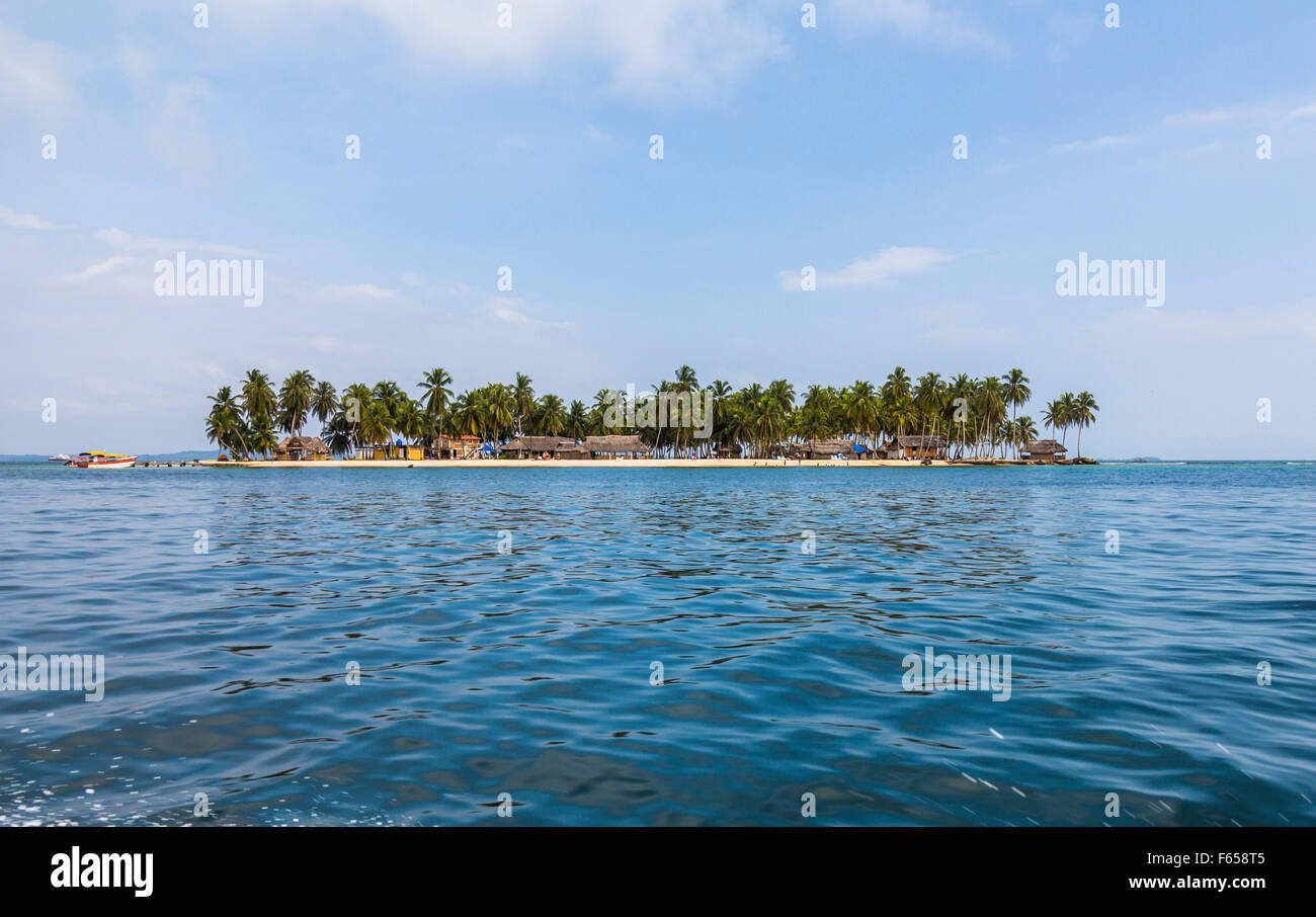 Lonely Island in the caribbean, San Blas Islands Stock Photo - Alamy