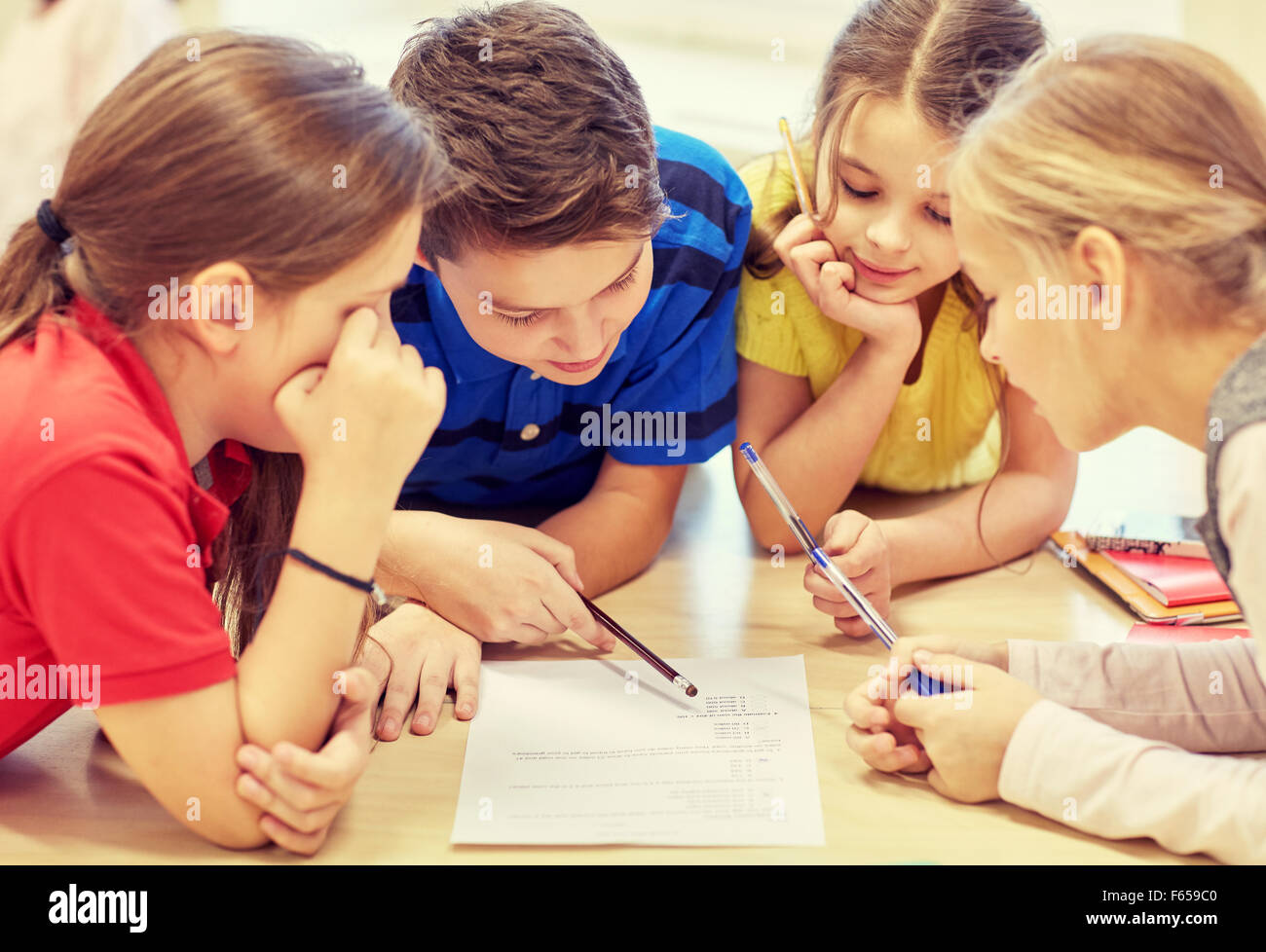 Reading writing talking hi-res stock photography and images - Alamy