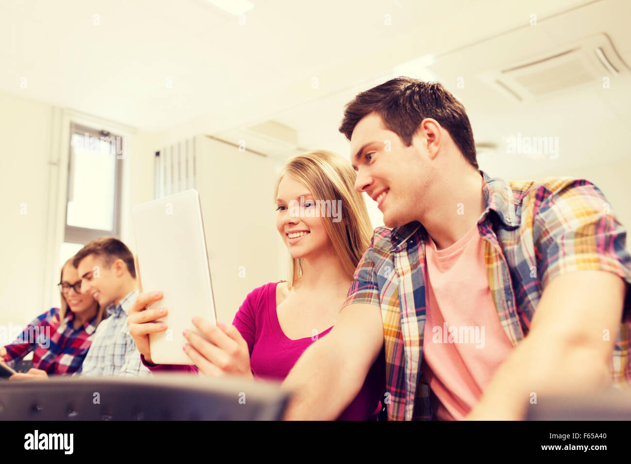 Group presentation tablet hi-res stock photography and images - Alamy