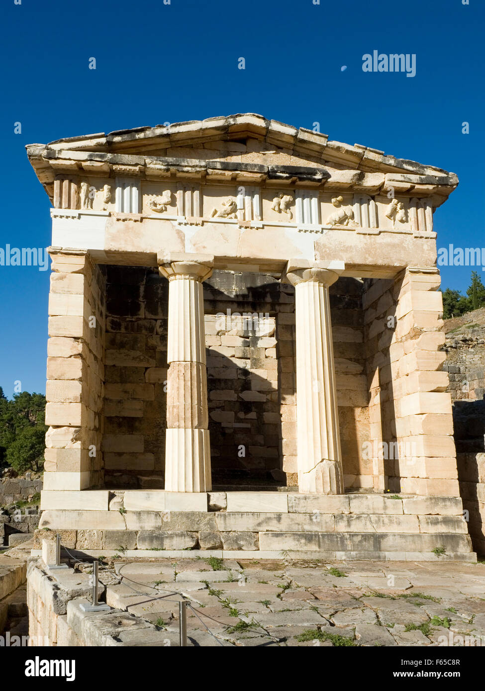 Colonnade of apollo hi-res stock photography and images - Alamy