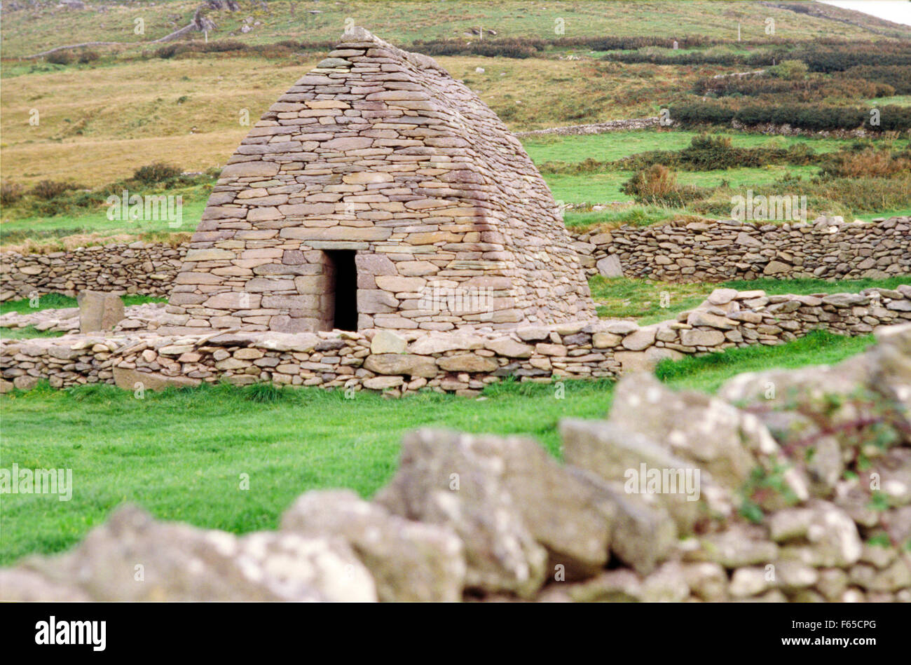 Early Christian stone chapel on Dingle Peninsula, Ireland Stock Photo ...