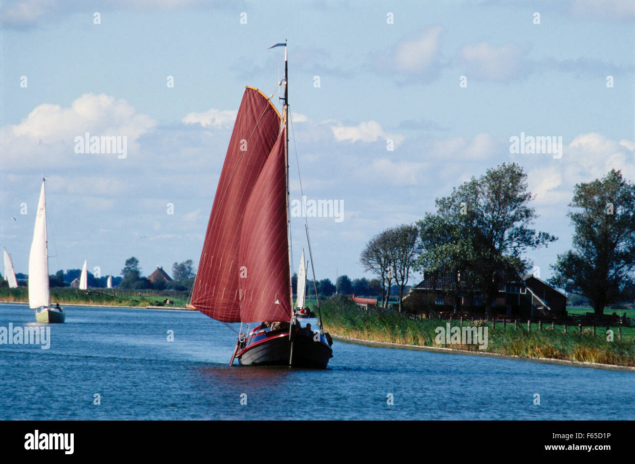 Flat bottomed boats boat hi-res stock photography and images - Alamy