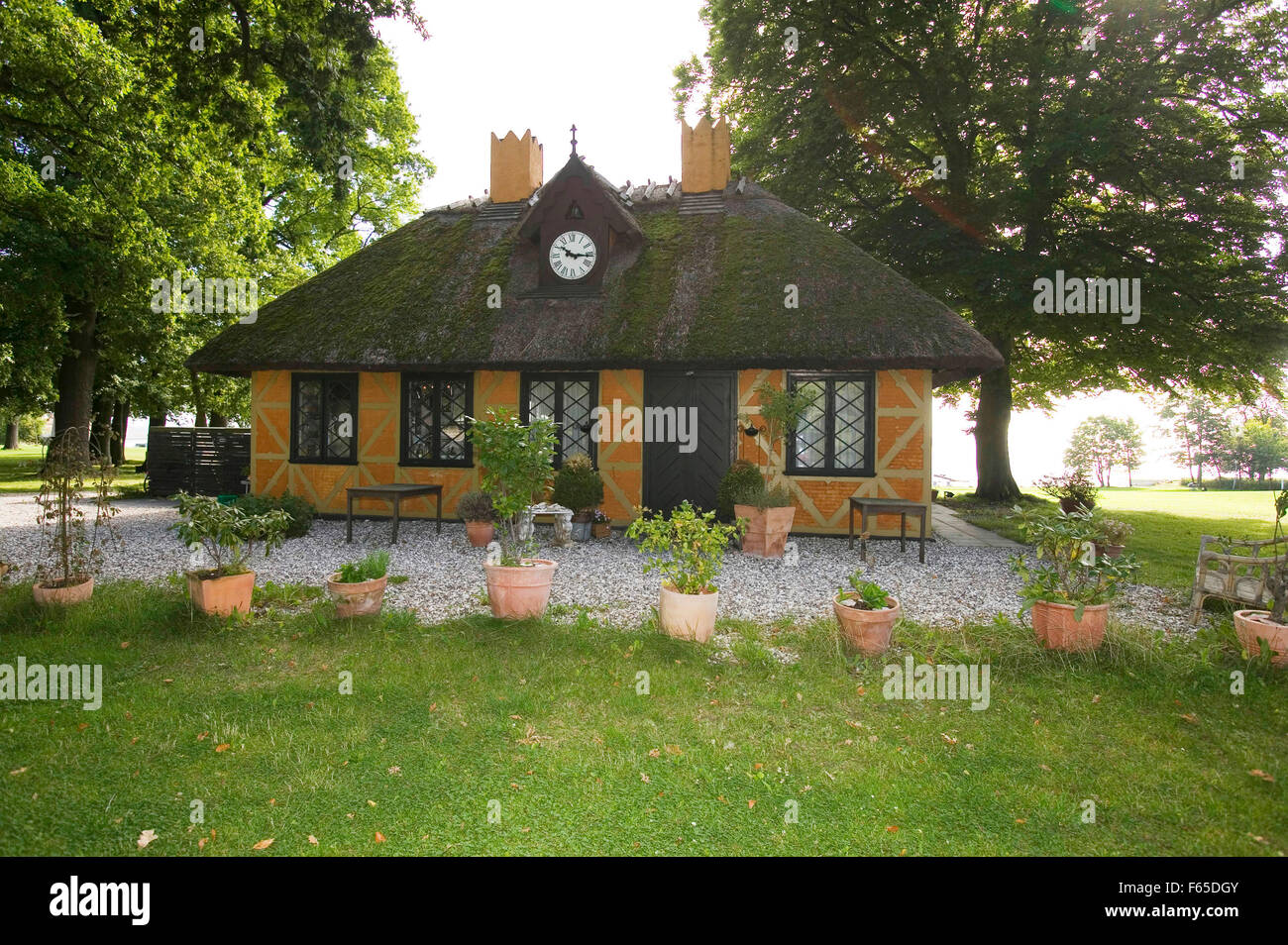 Den Gule Cottage in Klampenborg, Copenhagen, Denmark Stock Photo - Alamy