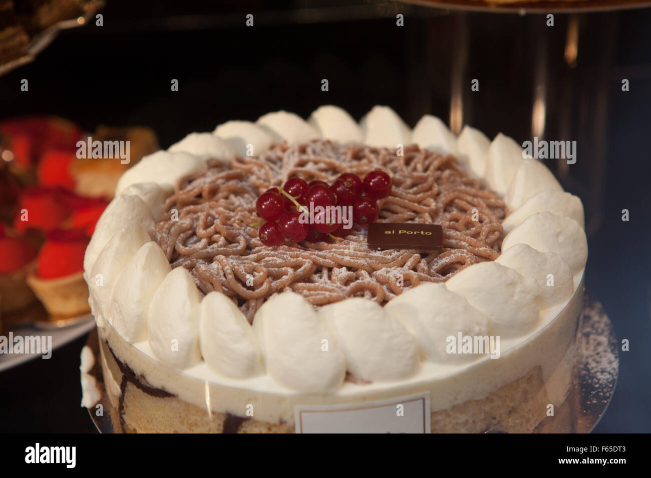 Posh cakes hi-res stock photography and images - Alamy