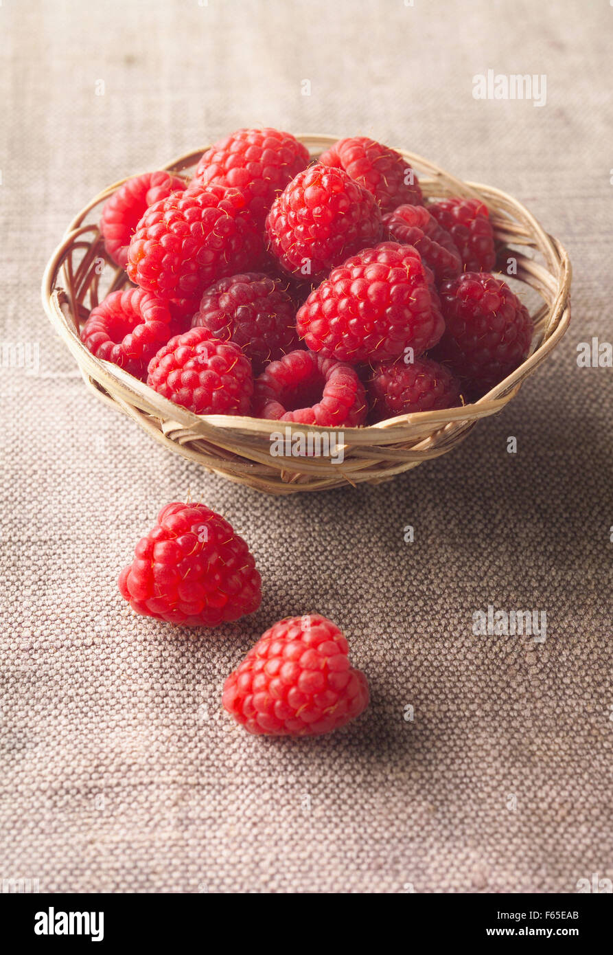 Small bowls of raspberries hi-res stock photography and images - Alamy