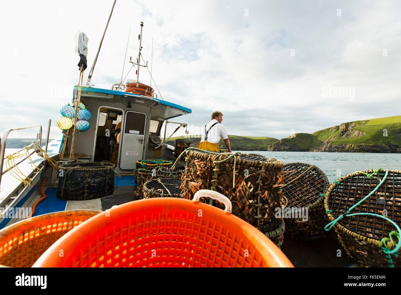 Fishermen boat cornwall hi-res stock photography and images - Alamy