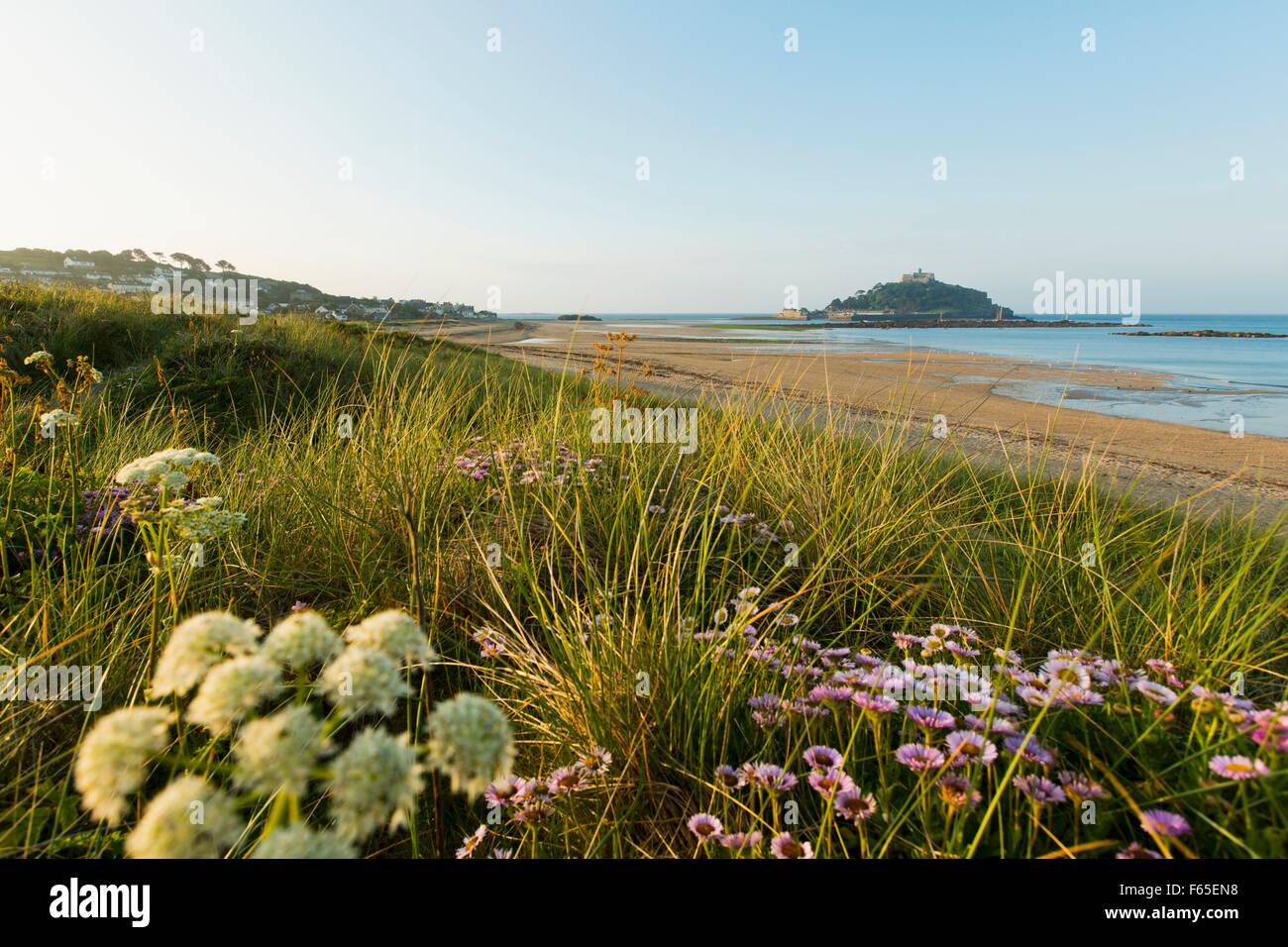 St. Michaels Mount, tidal island (Cornwall, England Stock Photo - Alamy