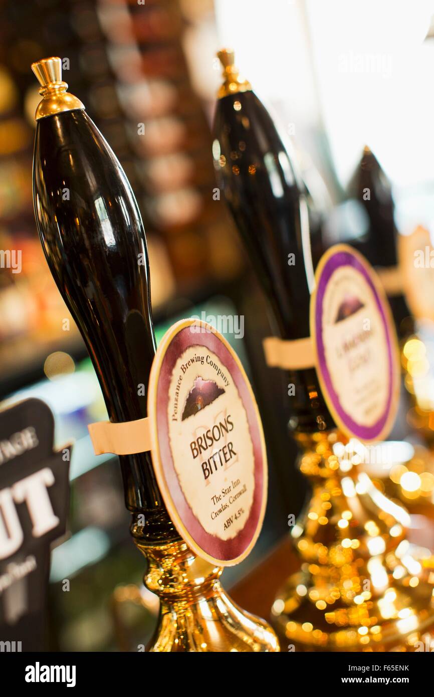 Beer taps at the Star Inn (Cornwall, England Stock Photo - Alamy